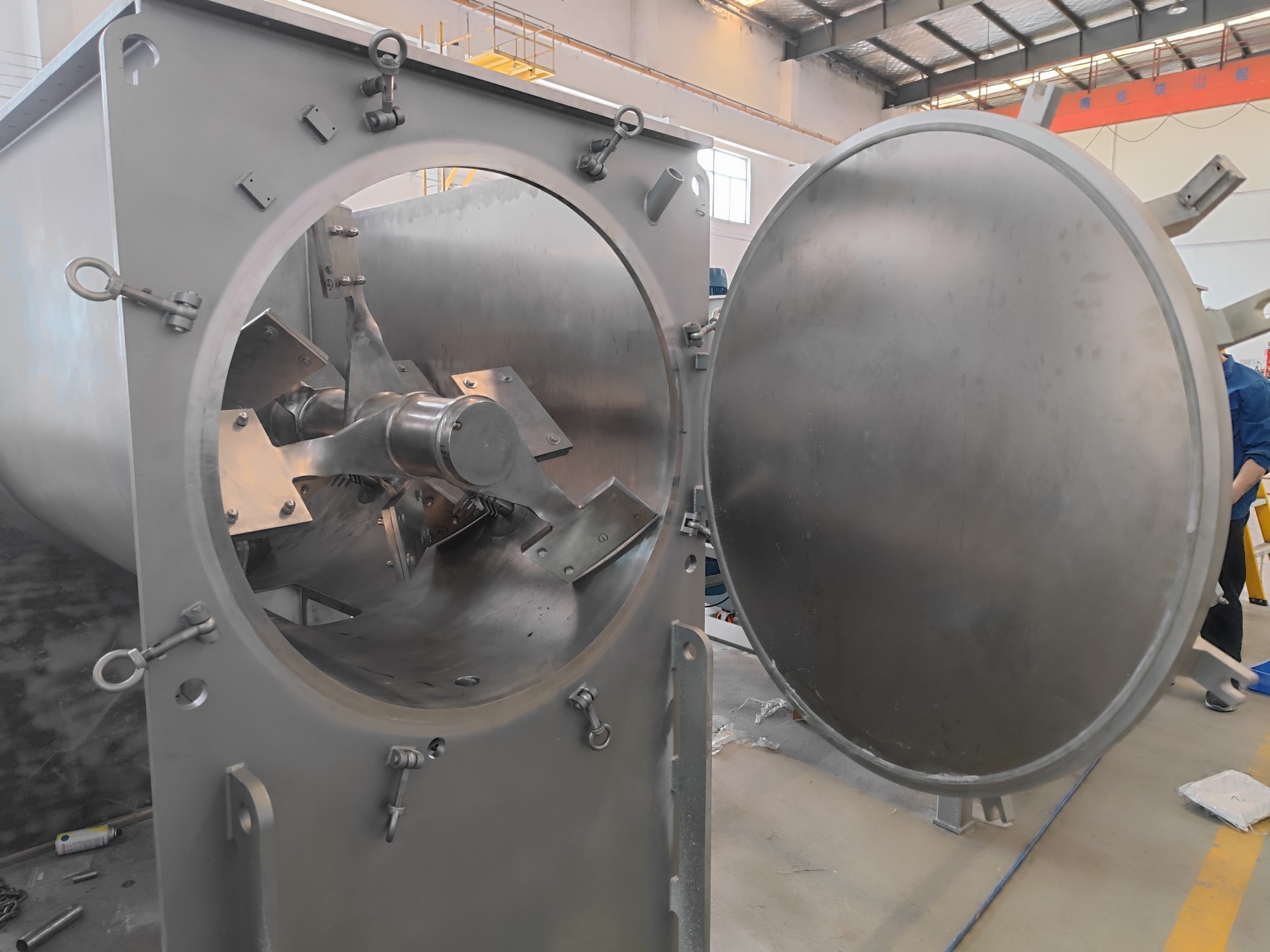 How Cantilever Designed Mixers Help Ensure Proper Cleaning